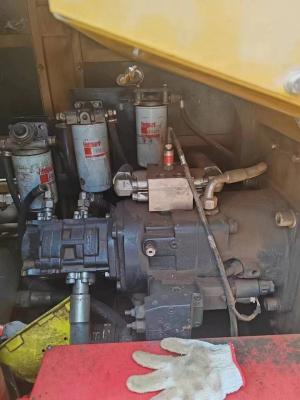 Cina 55 tonnellate Gran gru da trascinamento usata Giallo Funzionamento affidabile per tutti i pavimenti in vendita