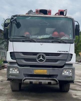 Chine Pompes montées sur un camion de 63 m Pompes à béton rouges pour les grands projets de construction à vendre