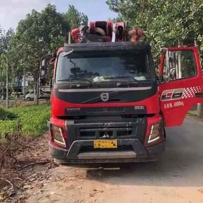 Chine Pompes à béton semi-séchées de type 56m pour la construction de gratte-ciel à vendre