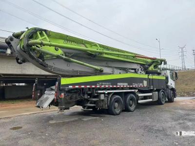 중국 간편한 조작 51m 수평 범위를 Zoomlion 사용 된 콘크리트 펌프 트럭 벤츠 차체 판매용