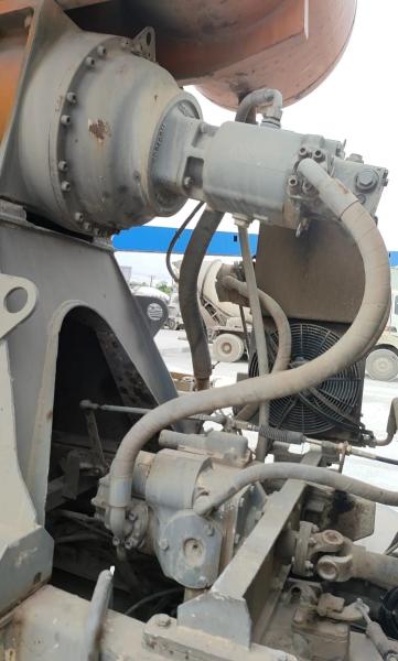 Quality 2013 31000kgs Concrete Used Mixer Trucks with Feeding Height 1540 for sale
