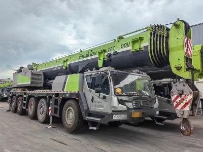 China Kraan voor alle terreinen met een grote capaciteit van 130 ton, met een lengte van 33,5 m en een boem met zeven delen Te koop