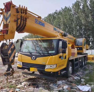 China Gebruikte XCMG mobiele vrachtwagen kraan 25 ton voor bouwbedrijf voorraad directe verkoop Te koop