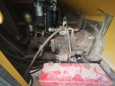 China 73m Maximum Lifting Height SCC900A Crawler Crane for Green Foundation Construction and Lifting Needs for sale