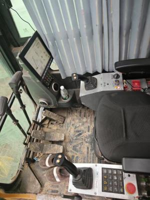 China 73m Maximum Lifting Height SCC900A Crawler Crane for Green Foundation Construction and Lifting Needs for sale