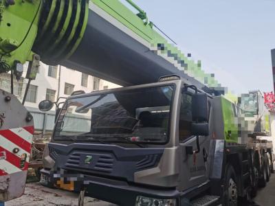 China 130 ton Maximale hefhoogte 63 m Totaal gewicht Boom Truck Kran Trucks Mobiele kraan ZTC1300v653 Officieel met groene kleur Te koop