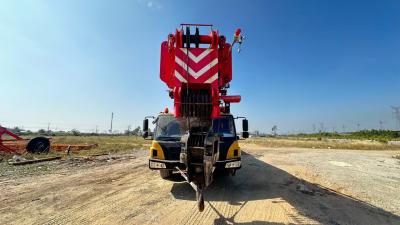 China Grúa de camión móvil para la venta 260 toneladas Fuente directa Altura máxima de trabajo 81 metros en venta