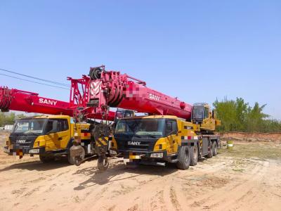 중국 80 톤 직급 이동 트럭 크레인 50 미터 최대 작업 높이 노란색과 빨간색 판매용