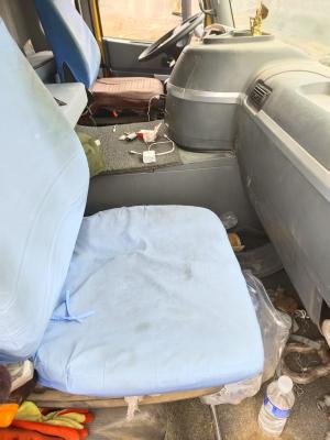 중국 80 톤 직급 이동 트럭 크레인 50 미터 최대 작업 높이 노란색과 빨간색 판매용