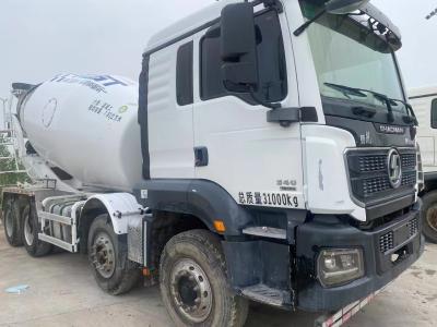 China Gebruikte Betonmixer Vrachtwagen 12m3 Gemonteerd Delong Chassis 450L Watertank Capaciteit Te koop