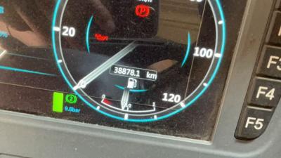 Cina XCT130L8 130 tonnellate gru per camion idraulici mobili giallo attrezzature per sollevamento pesanti con servizio post-vendita in vendita