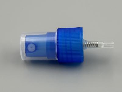 Cina Spruzzatore di nebbia fine 20/410 Spruzzatore di bottiglia a mano Pompa a spruzzo blu per imballaggi cosmetici in vendita