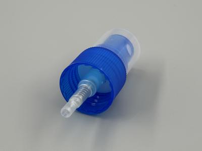 Cina Spruzzatore di nebbia fine 20/410 Spruzzatore di bottiglia a mano Pompa a spruzzo blu per imballaggi cosmetici in vendita