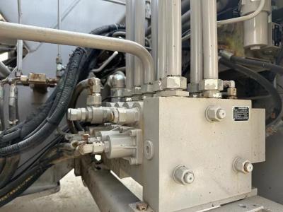 China Grande zoomlion usado guindaste de 25 toneladas com 1000-1500 horas de trabalho e outra bomba hidráulica à venda