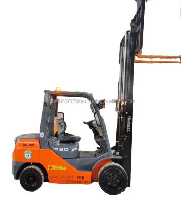 Cina Camionforte TOYOTA 8F30 per la vendita e ragionevole usato Camionforte diesel 1000MM Lunghezza della forchetta in vendita