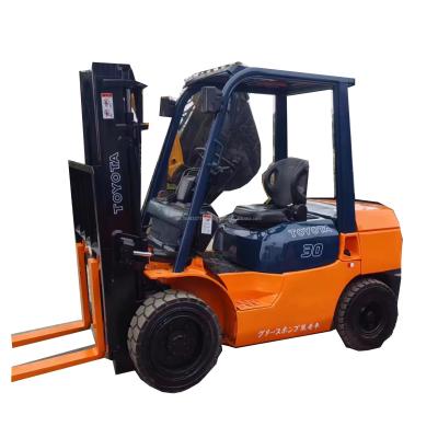 Cina TOYOTA 7F30 carrelli elevatori per negozi di materiali da costruzione Grande efficienza Lunghezza della forcella 1000MM in vendita