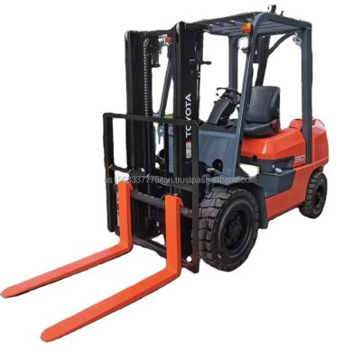 Cina 3000 kg Peso TOYOTA 7F30 Usato carrello elevatore diesel 99% Modello 2012 per grande efficienza in vendita