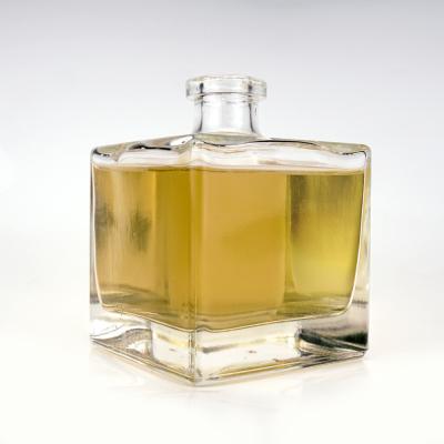 China Engraving Custom 750ml Square Glass Bottle for Fruit Wine Whiskey Vodka Brandy Rum Gin for sale