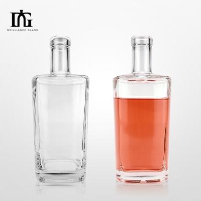 China 750 ml heldere rode wijn whiskey glazen fles met kurk voor OEM / ODM aanvaardbaar en ontwerp Te koop
