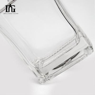Cina Logo personalizzato Accettabile Bottiglia di vodka di vetro da 500 ml con sigillo di sughero in vendita