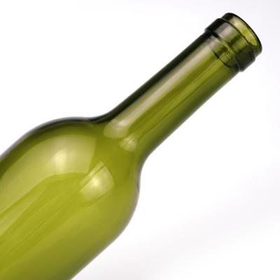 Cina Bottiglia in vetro a colori migliori da 750 ml per liquori di vino rosso, forma rotonda, tappeto a vite a sughero verde in vendita