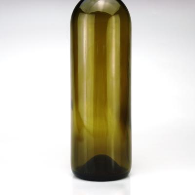 Cina Bottiglia in vetro a colori migliori da 750 ml per liquori di vino rosso, forma rotonda, tappeto a vite a sughero verde in vendita