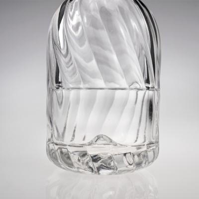 Cina Incisione personalizzata bottiglie di vetro da 375 ml 500 ml 700 ml per succo di vino alcol rum brandy in vendita