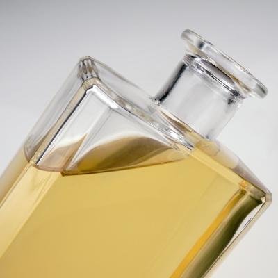 Cina Disegno quadrato elegante Bottiglia di vetro da 700 ml per vodka whisky rum gin bevande vino alcolici in vendita