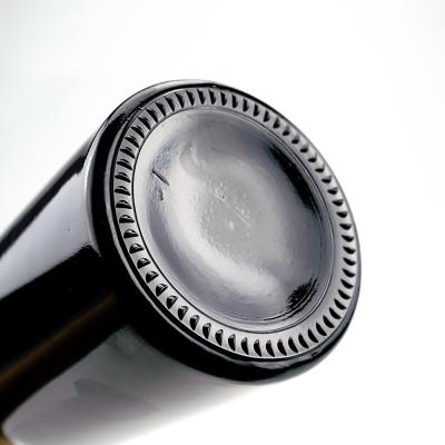 Cina Bottiglia vuota di vetro per whisky Vodka 500ml 1.75L Bottiglia a tappo a vite in vendita