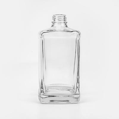 China Acceptabel Klantenlogo Glas Spirits Rum Fles 500 ml 750 ml SCREW CAP Afdichting Type Te koop