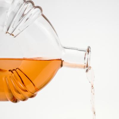 Cina 500 ml 700 ml bottiglia di vetro trasparente con tappo di sughero per brandy accettabile OEM/ODM Unico in vendita