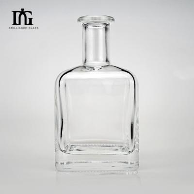 Cina Materiale del collare di vetro 350 ml Decal vuoto Logo bottiglia quadrata per liquori e alcolici in vendita