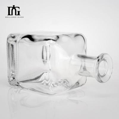 Cina Materiale del collare di vetro 350 ml Decal vuoto Logo bottiglia quadrata per liquori e alcolici in vendita