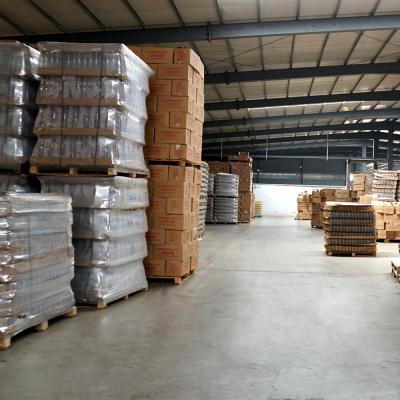 Cina Materiale del collare di vetro 350 ml Decal vuoto Logo bottiglia quadrata per liquori e alcolici in vendita