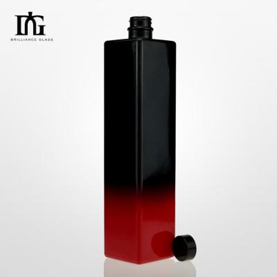 Cina Bottiglia di vetro a discesa di 700 ml personalizzata per liquori e bevande OEM/ODM accettabile in vendita