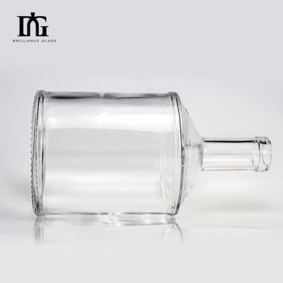Cina 500 ml 700 ml 750 ml Whiskey Vodka Brandy Bottiglia di vetro trasparente con etichetta incisa personalizzata in vendita