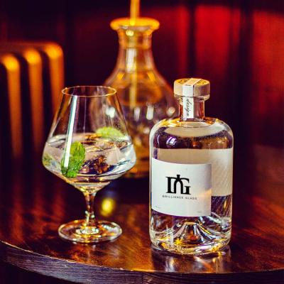 China Customizable 750ml Glass Wine Bottle for Carbonated Drinks Engraved Brandy Bottle for sale