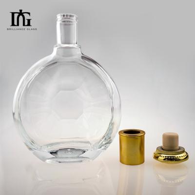 Cina Bottiglia di vetro a superficie liscia circolare irregolare su misura per la produzione di whisky gin da 700 ml in vendita