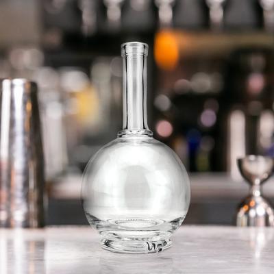 Cina Bottiglia di vetro 500ml Collo lungo fondo rotondo Bottolina di alcool vuota personalizzata per whisky vodka in vendita