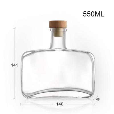 Cina Bottiglia di vetro cristallino per liquori personalizzata 360 ml 500 ml 700 ml Tipo di sigillatura CORK in vendita