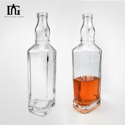 Cina Bottiglia di whisky superiore da 700 ml fatta di vetro extra-frittato con stampa deccale incisa in vendita