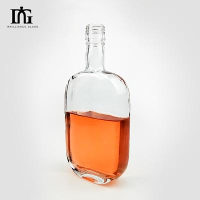 Cina Bottiglia di vetro di design unico 500 ml per whisky vodka rum gin accettabile Logo del cliente in vendita