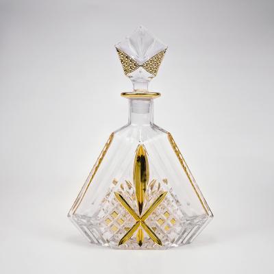 China 500 ml 17 oz klassieke onregelmatige gouden rand glas drank decanter voor wijn bourbon tequila Te koop