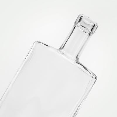 Cina Bottiglia di vetro elettroplata incisa per logo e imballaggio personalizzati 700ml 750ml Vodka in vendita