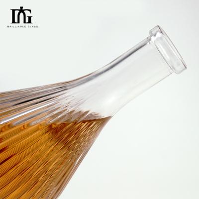 Cina Bottiglia di vetro di 450 ml/700 ml/750 ml incisa per la presentazione commerciale di liquori in chiaro in vendita