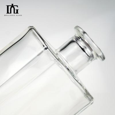 Cina Tipo di tappo sughero e vite entrambe bottiglia di vetro 700 ml per bevande in vendita