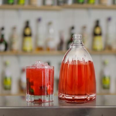 Cina Bottiglia di vetro con logo in rilievo personalizzato per bottiglie vuote di liquori 50cl 70cl 75cl in vendita