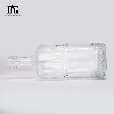 Cina Acid Etch Surface Round 550ml 700ml Liquor Spirits Bottiglia di vetro per bevande gassate in vendita