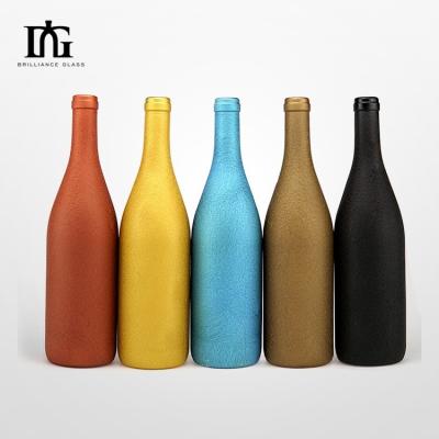 Cina 500 ml 700 ml 750 ml Bottiglia di vetro rotonda per vino liquoroso Whisky in materiale di pietra in vendita