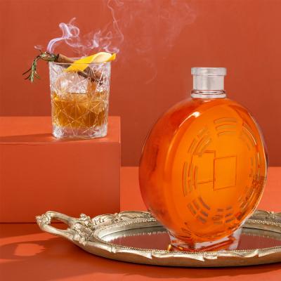 Cina Materiale del corpo Vetro 70cl 75cl Forma rotonda di cuore Bottiglia personalizzata con sughero in vendita